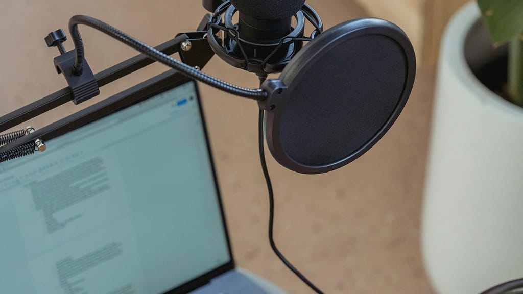 Episodic vs Serial Podcast Episodes: How to Choose | Ausha
