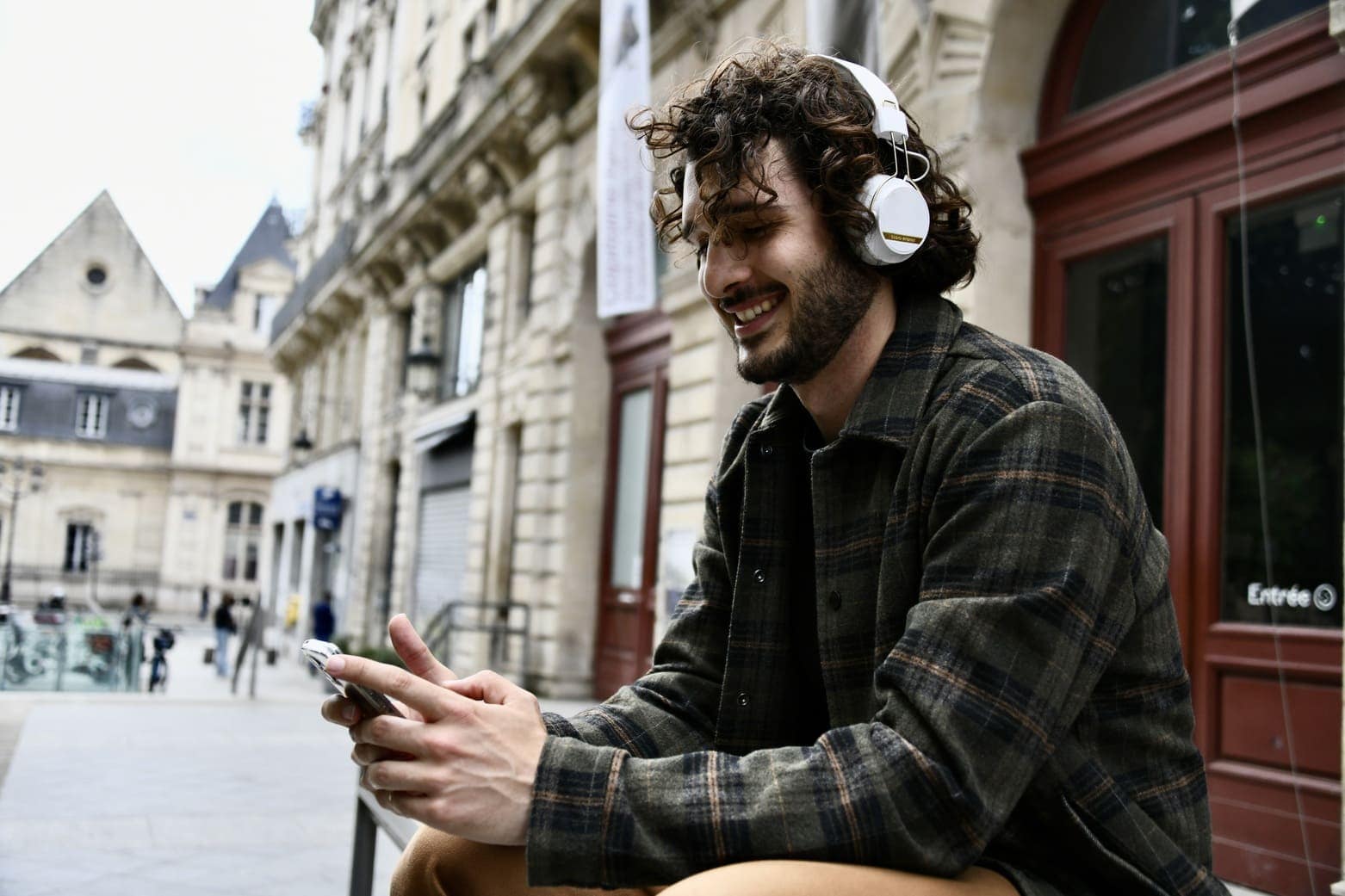How to Structure a Podcast in 5 Steps | Ausha Blog